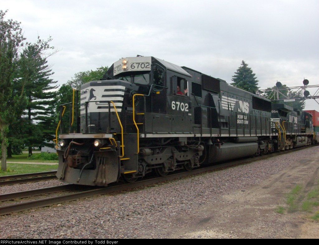 NS 6702